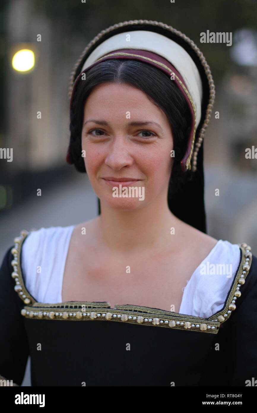 A beautiful but sad dark haired Tudor Woman in authentic Tudor dress ...