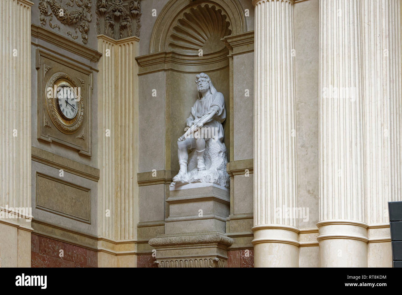 William tell statue hi-res stock photography and images - Alamy