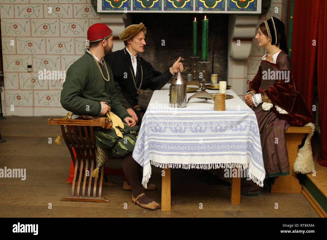 English tudor period gentleman hi-res stock photography and images - Alamy