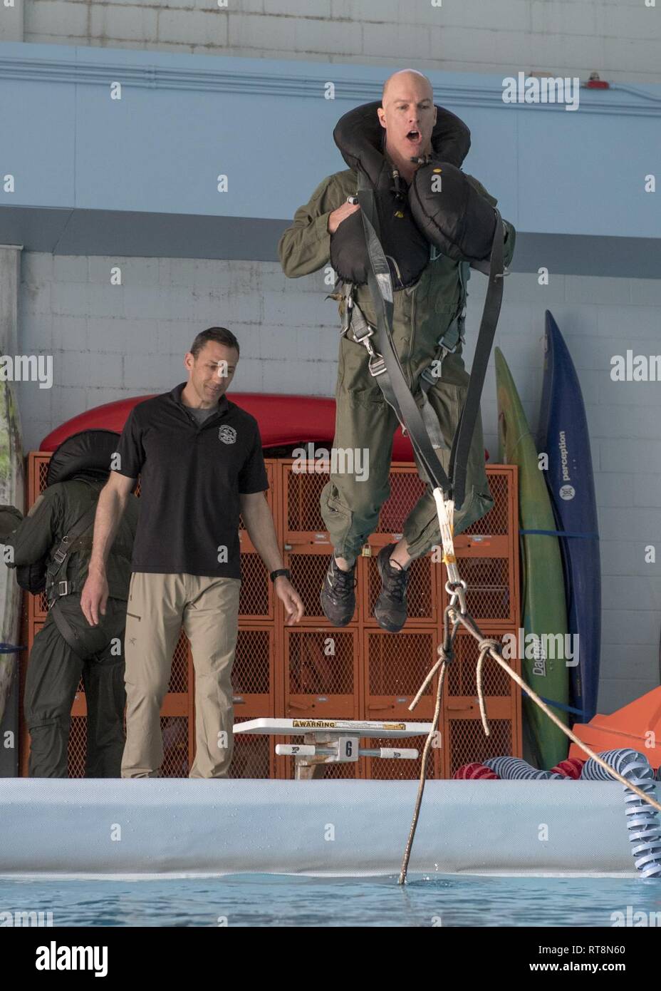 Pilots water survival training hi-res stock photography and images - Alamy