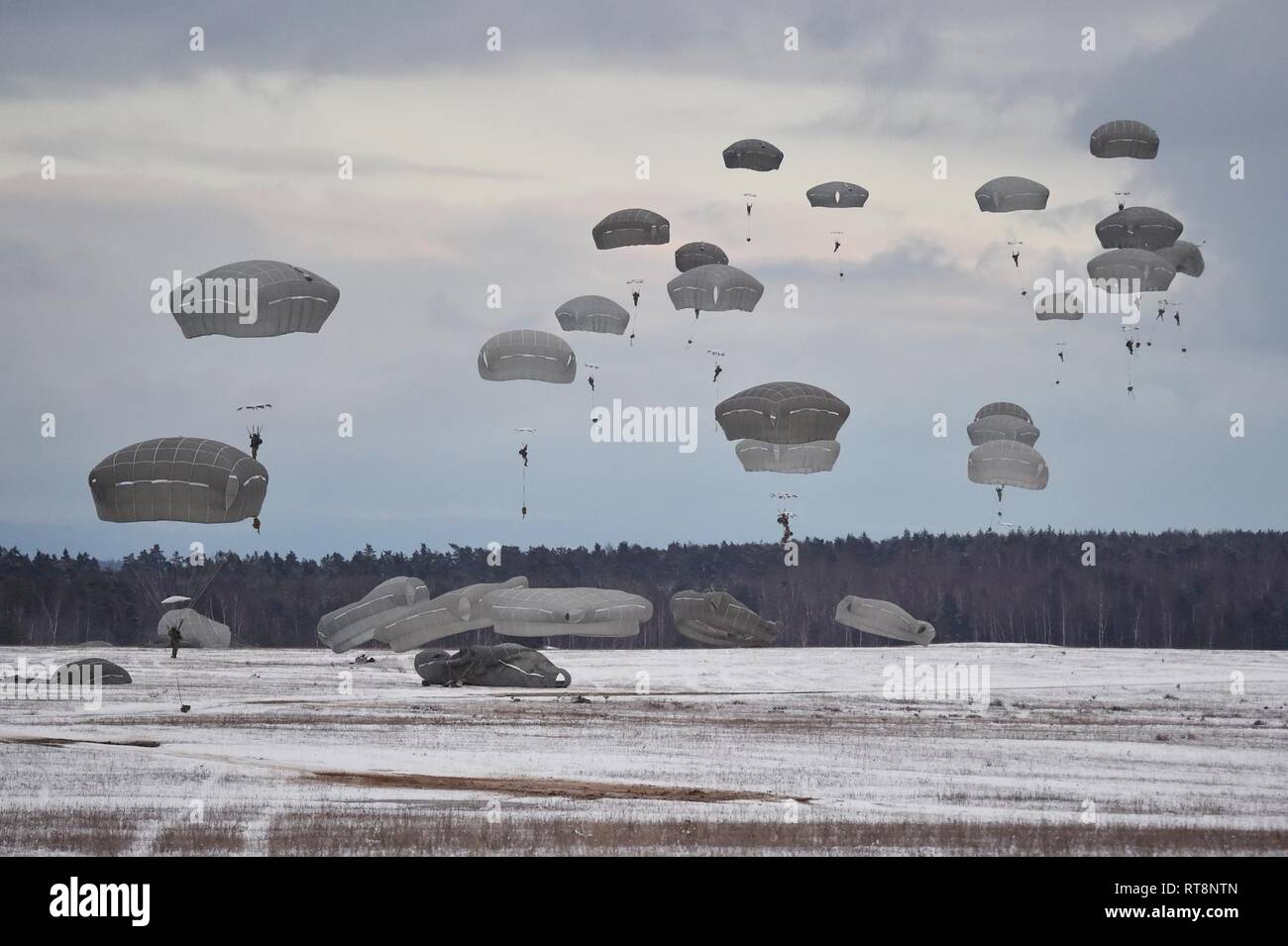 173rd airborne field artillery hi-res stock photography and images - Alamy