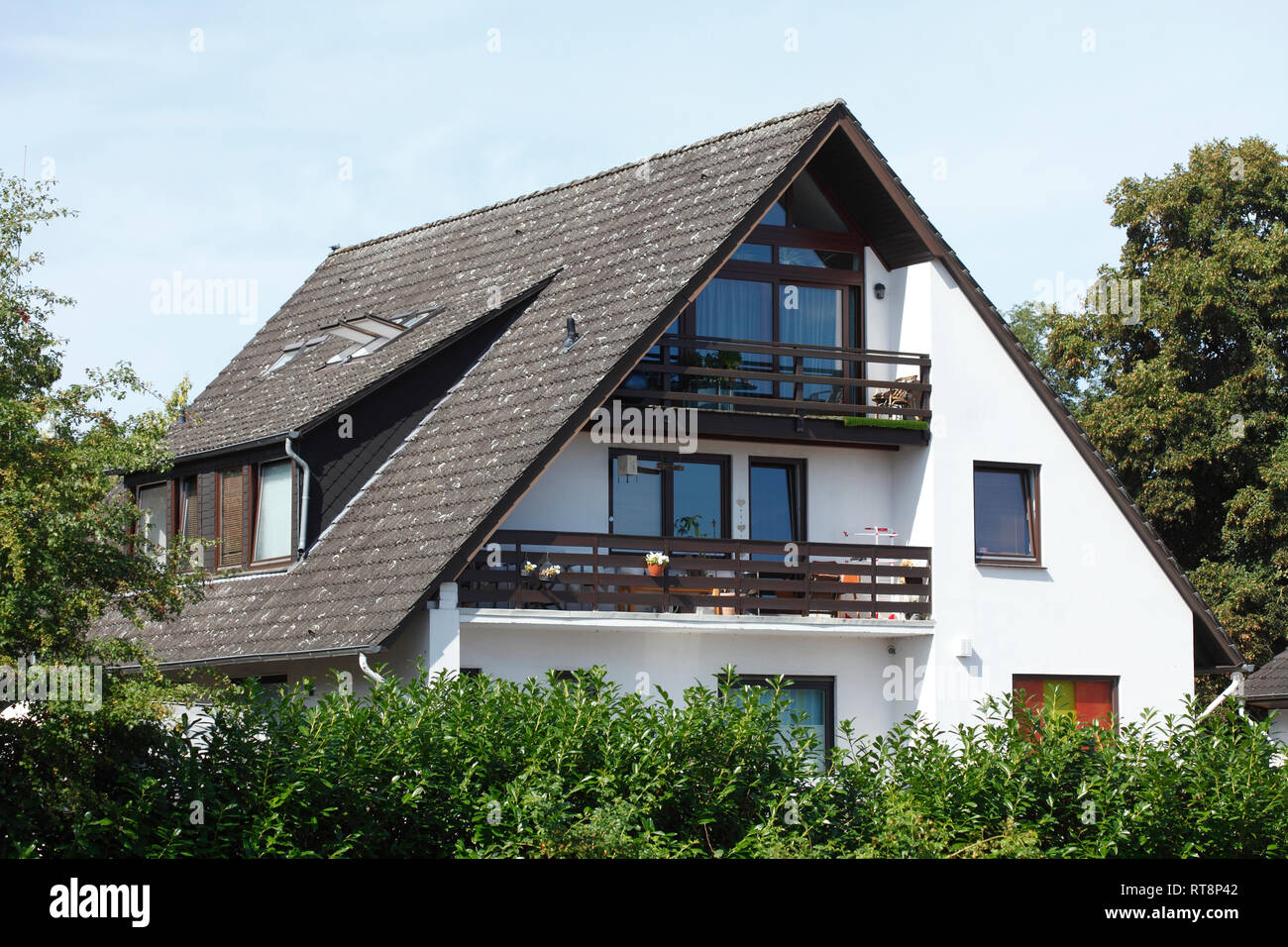 Modern residential building in the countryside hi-res stock photography ...