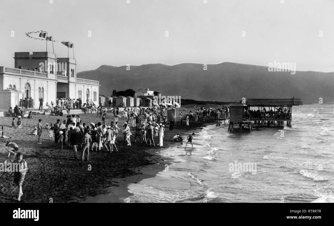 Many people at beach Black and White Stock Photos & Images - Alamy