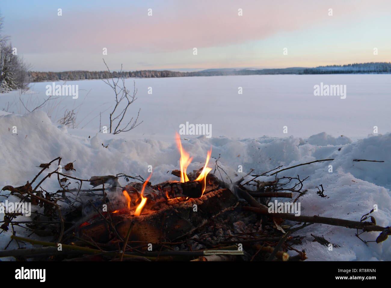 Campfire snow hi-res stock photography and images - Alamy