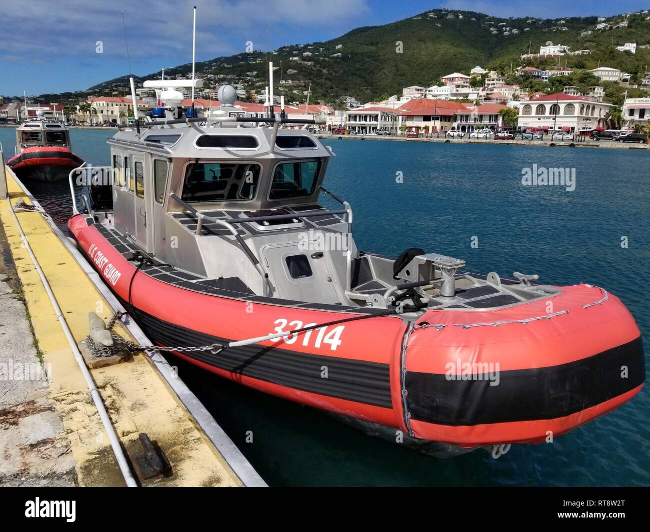 33 foot special purpose craft law enforcement crew hi-res stock ...