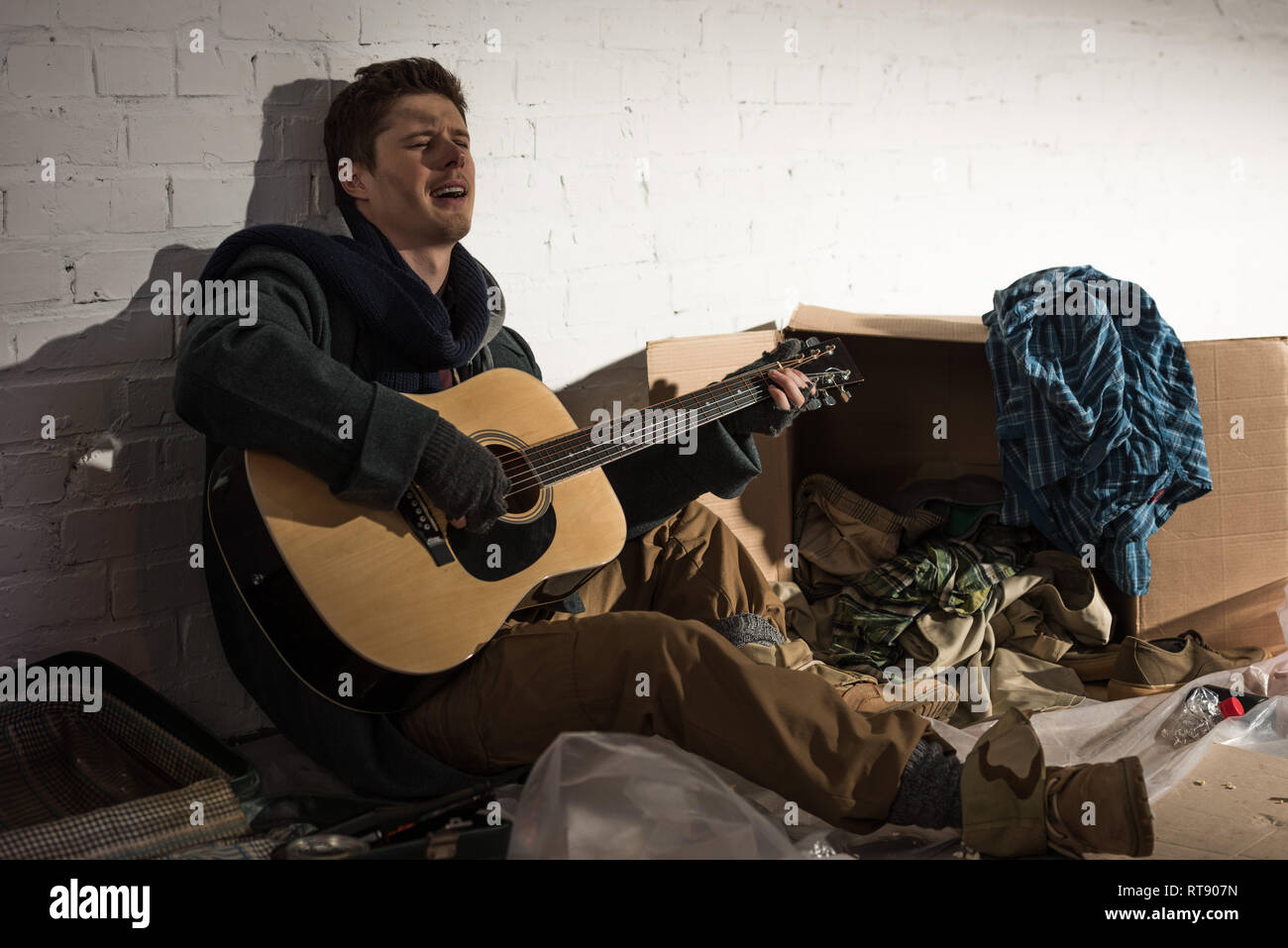 Homeless man playing guitar hi-res stock photography and images - Alamy