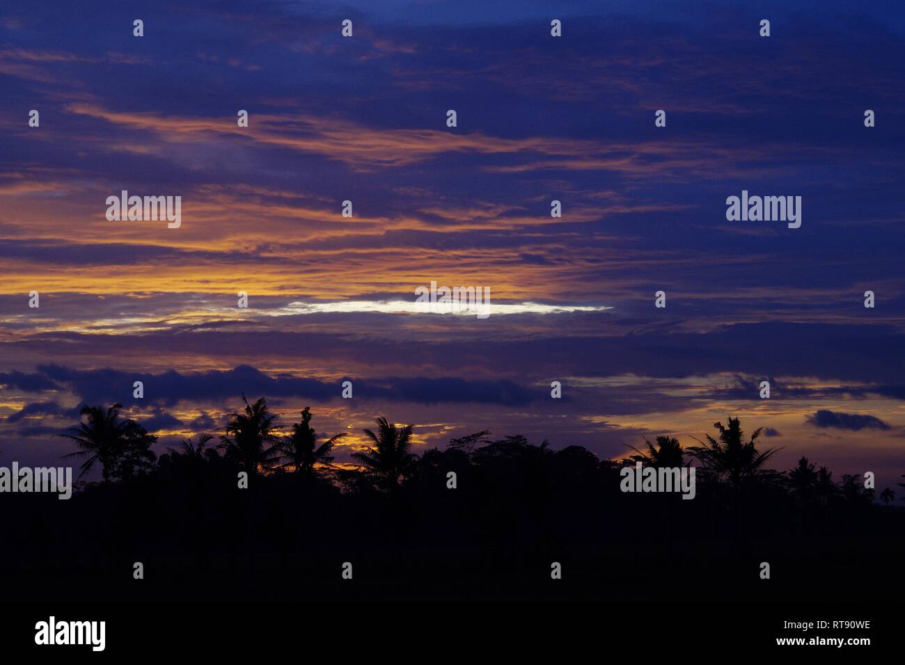 Dark blue sunset hi-res stock photography and images - Alamy
