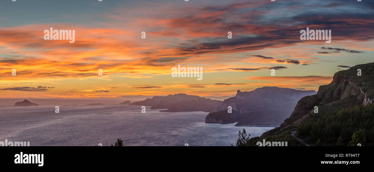 Falaises de cassis hi-res stock photography and images - Alamy
