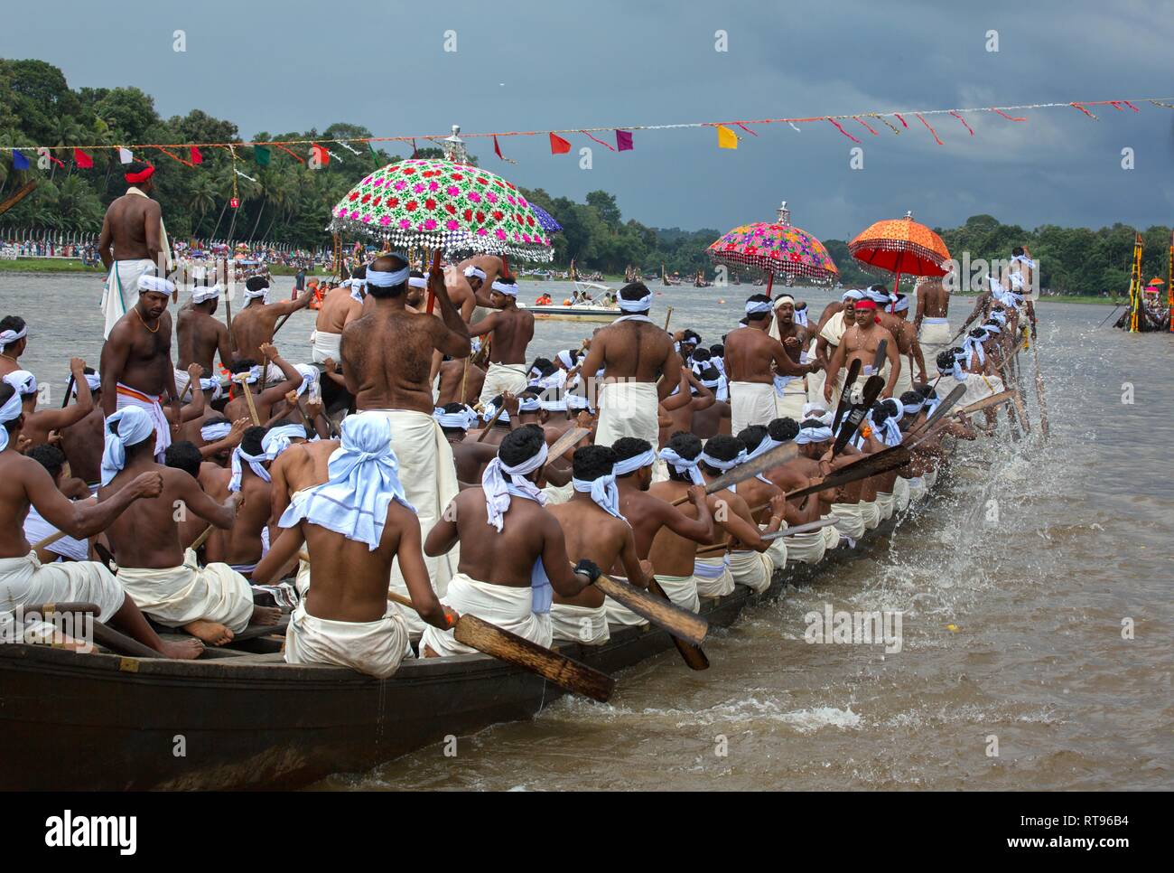 Kerala Boat Race Kerala High Resolution Stock Photography and Images ...