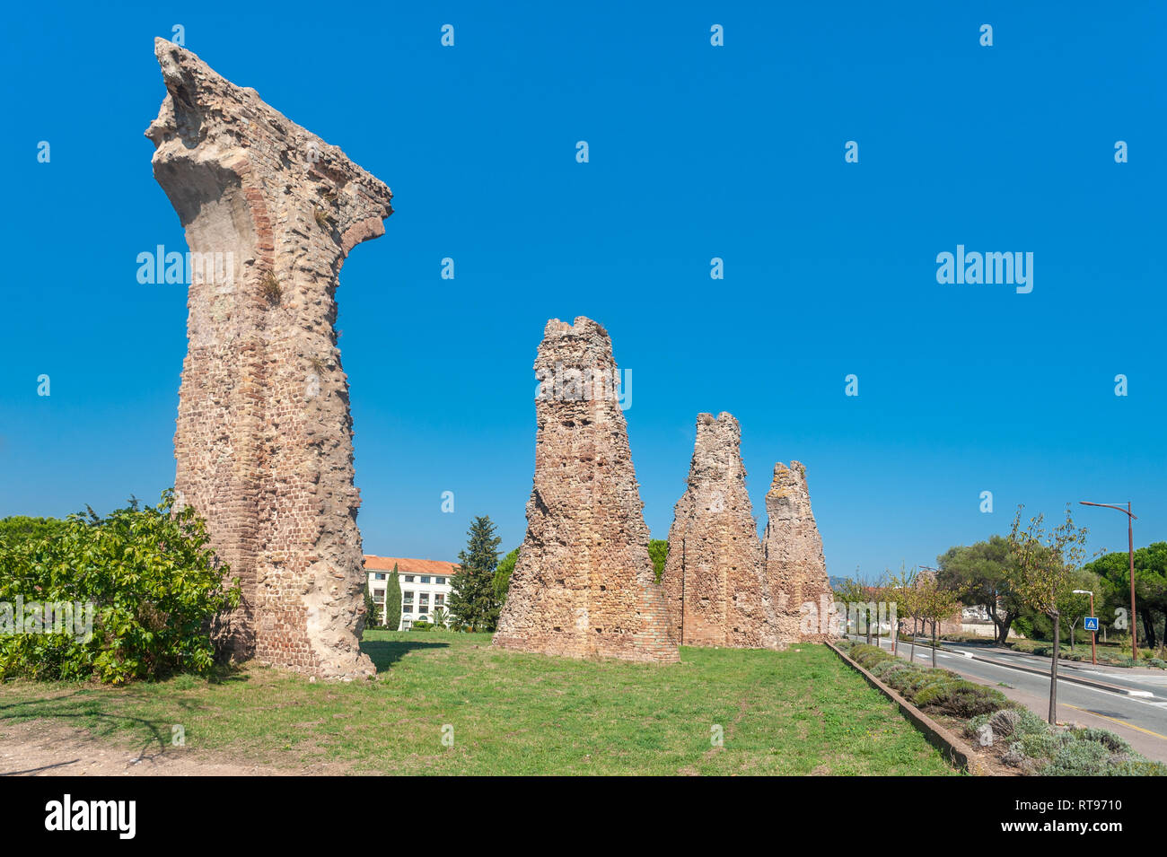 Roman aqueduct, Frejus, Var, Provence-Alpes-Cote d`Azur, France, Europe ...