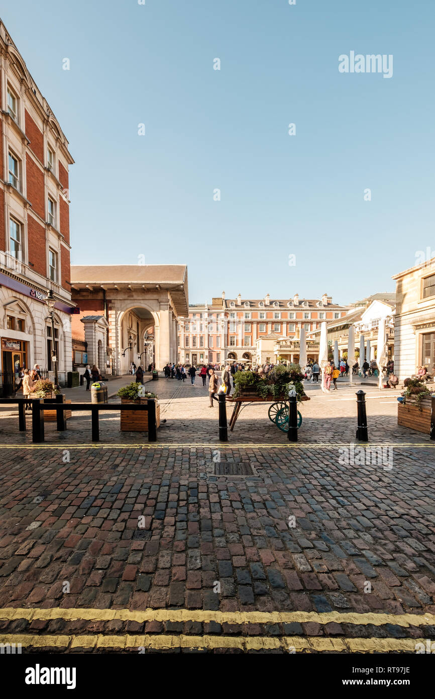 Henrietta street london hi-res stock photography and images - Alamy