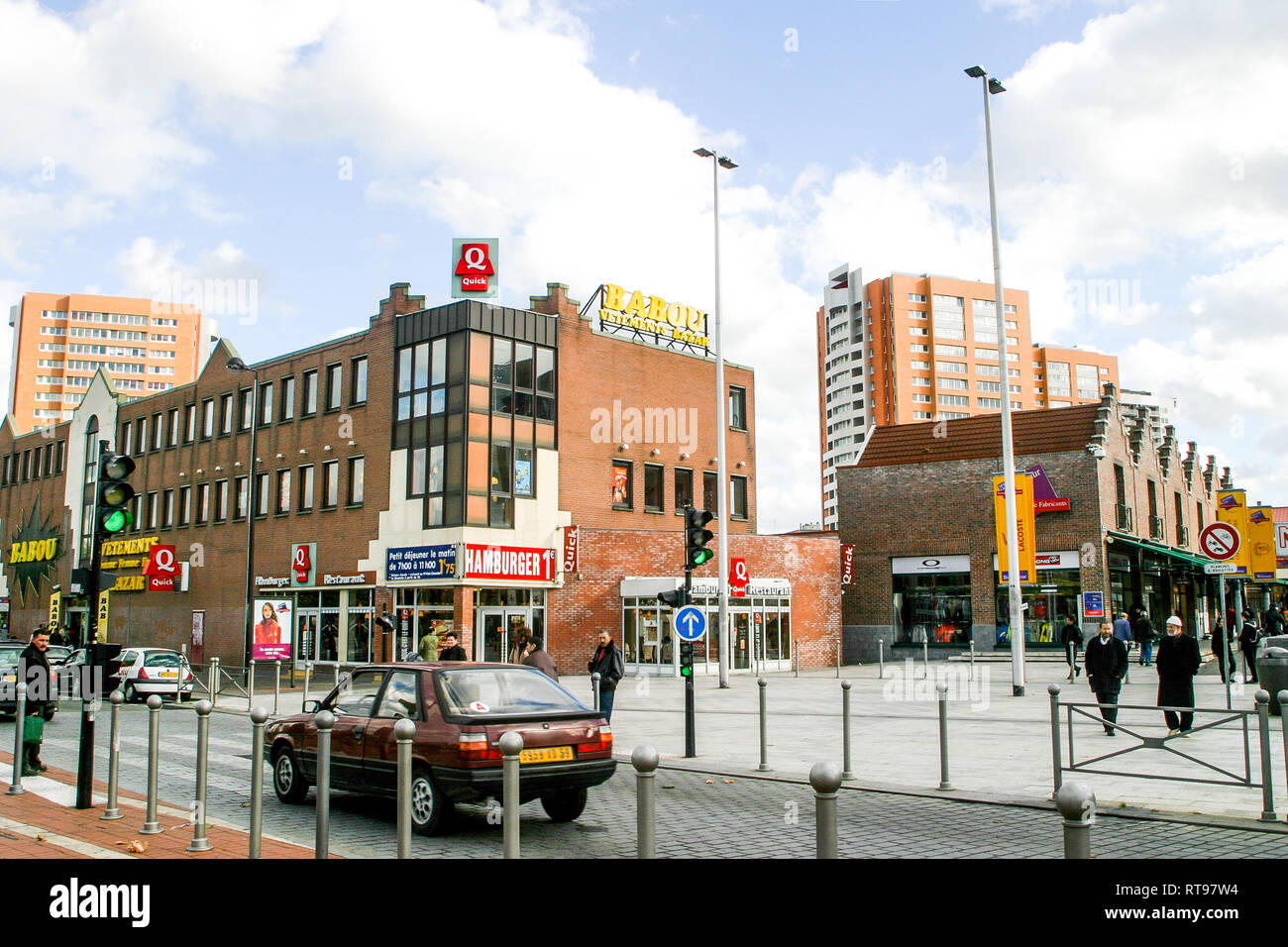 Textile factory outlet hi-res stock photography and images - Alamy