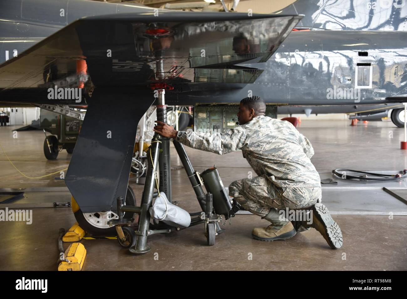 Airman 1st Class Ahmad Anderson, 364th Training Squadron hydraulic ...