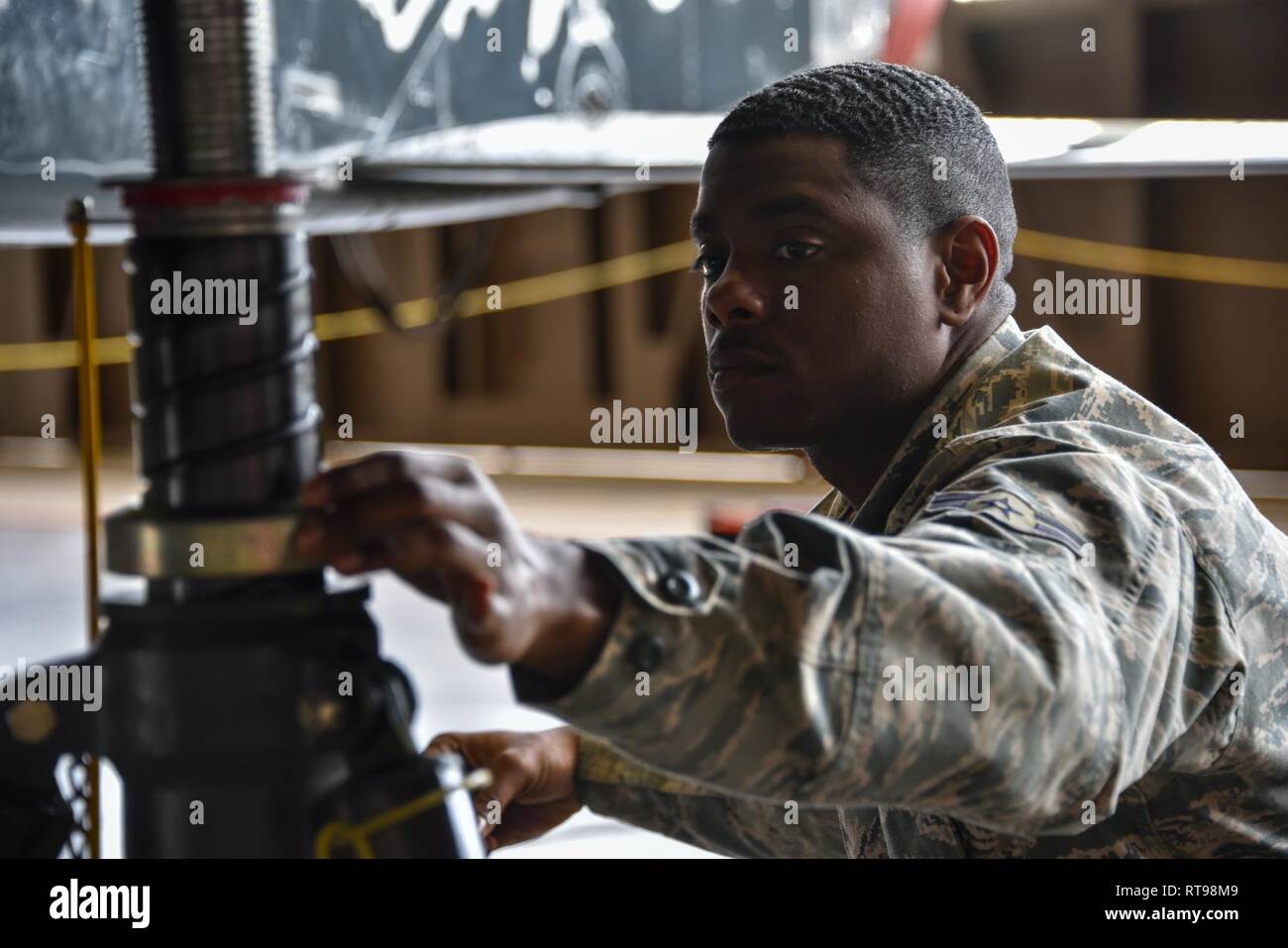 Aircraft tripod jack hi-res stock photography and images - Alamy