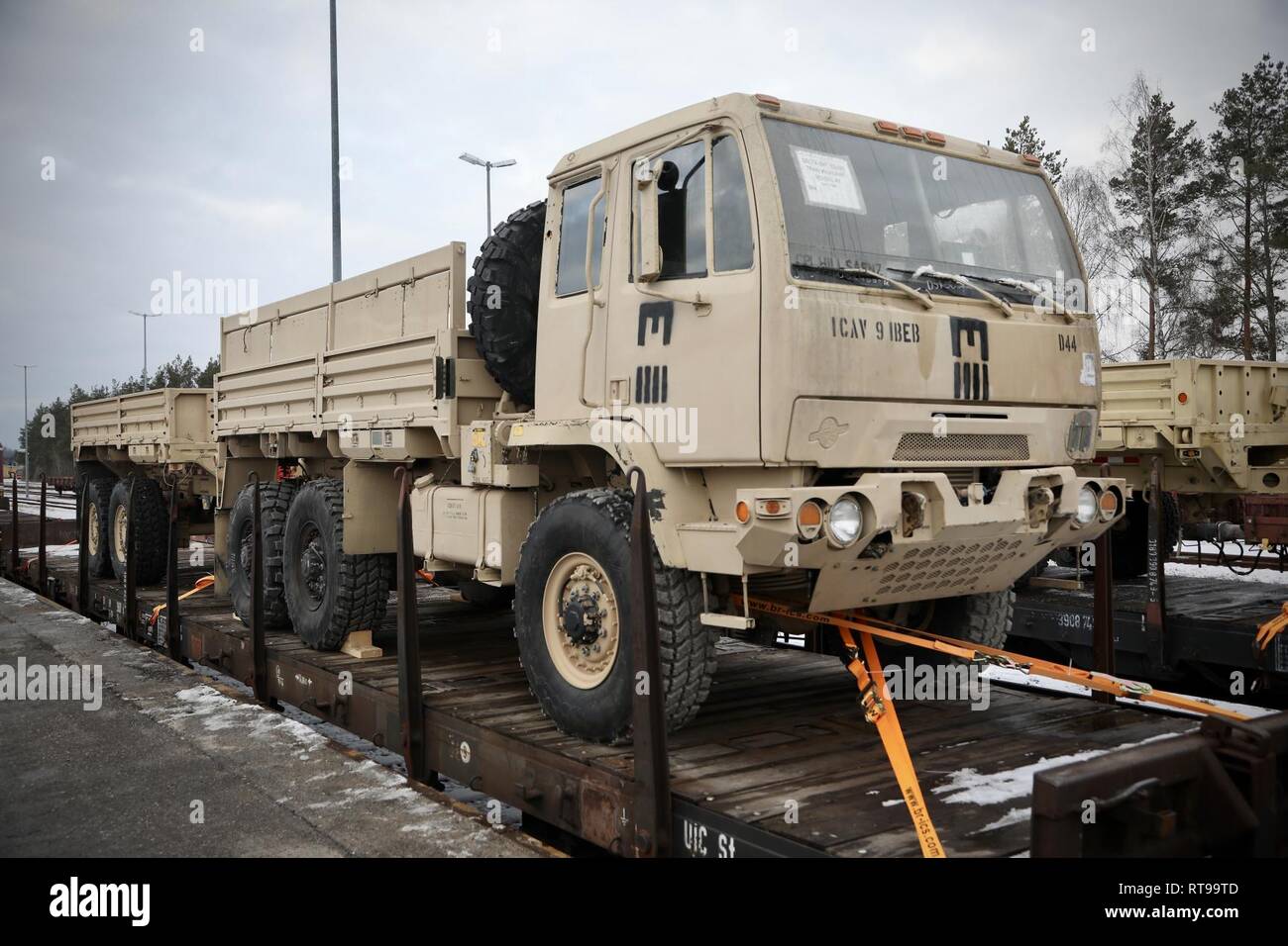 U.S. Army vehicles assigned to the 91st Brigade Engineer Battalion, 1st ...