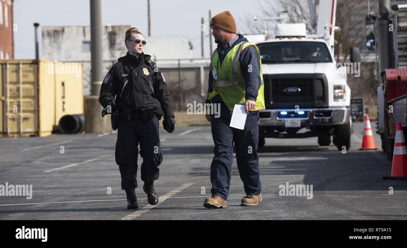 Non intrusive inspection vehicle hi-res stock photography and images ...