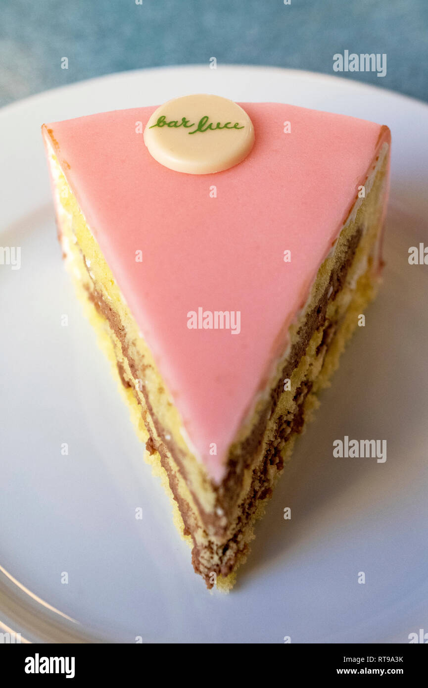 Torta bar hi-res stock photography and images - Alamy