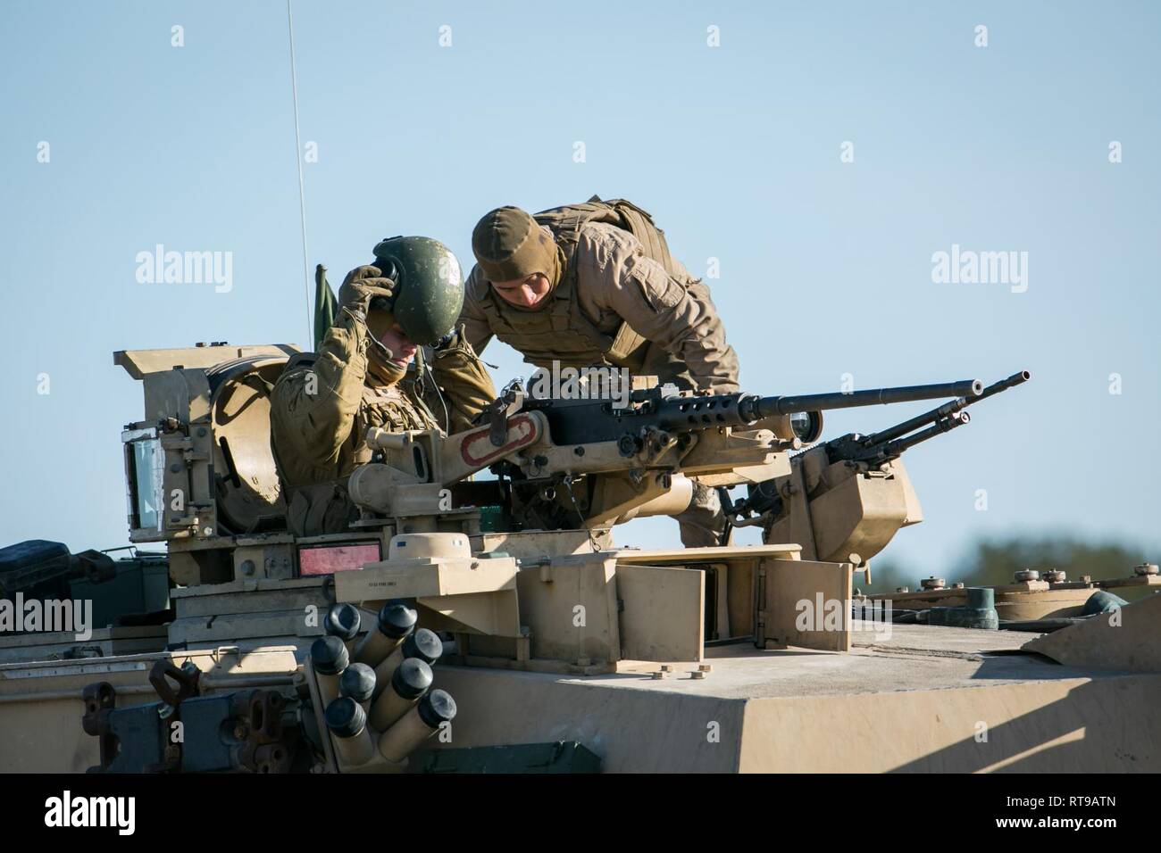 Usmc abrams m1a1 tank hi-res stock photography and images - Alamy