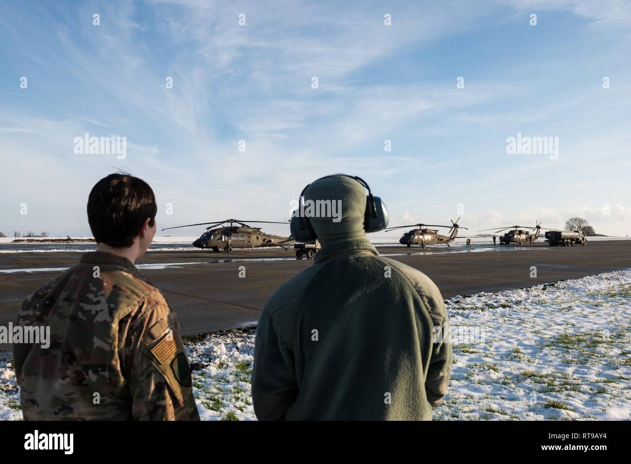 U.S. Air Force Master Sgt. Sherresa Lasseter and Staff Sgt. Brittain ...