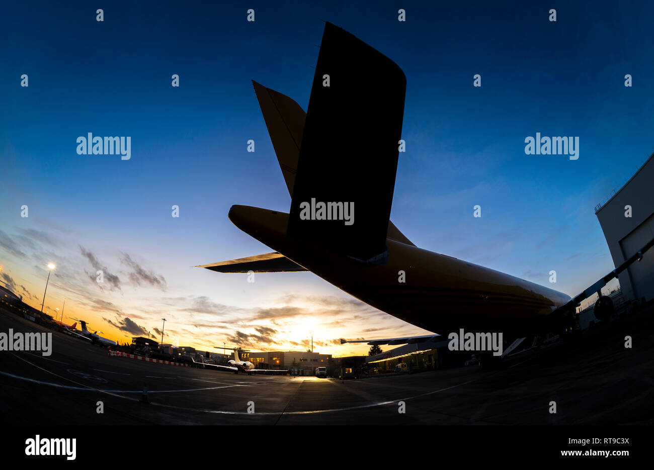 Tail of an aeroplane hi-res stock photography and images - Alamy