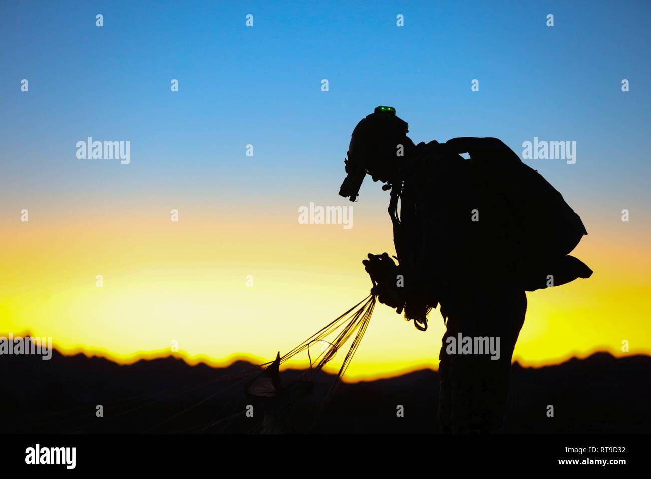 YUMA PROVING GROUNDS, Arizona- A U.S. Army Special Forces Soldier with ...