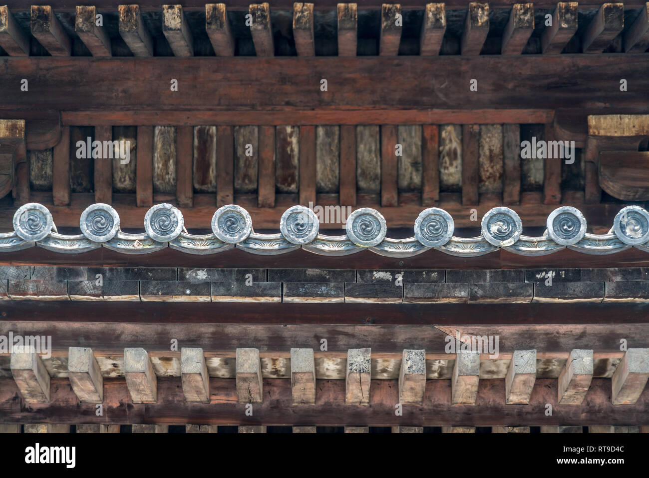 To-ji Temple Kyoto. Tomoemon (comma pattern) decorated Tomoegawara end ...