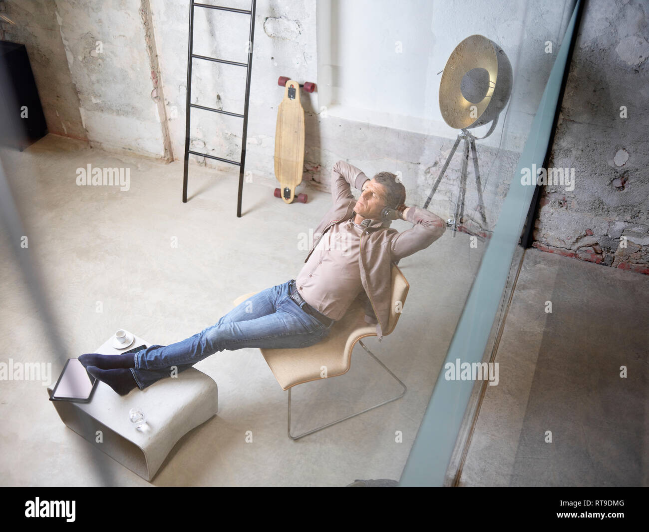 Lean leaning listen hi-res stock photography and images - Alamy