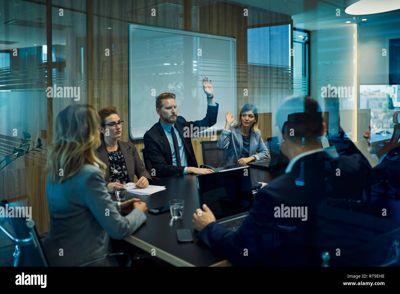 Business board meeting voting hi-res stock photography and images - Alamy