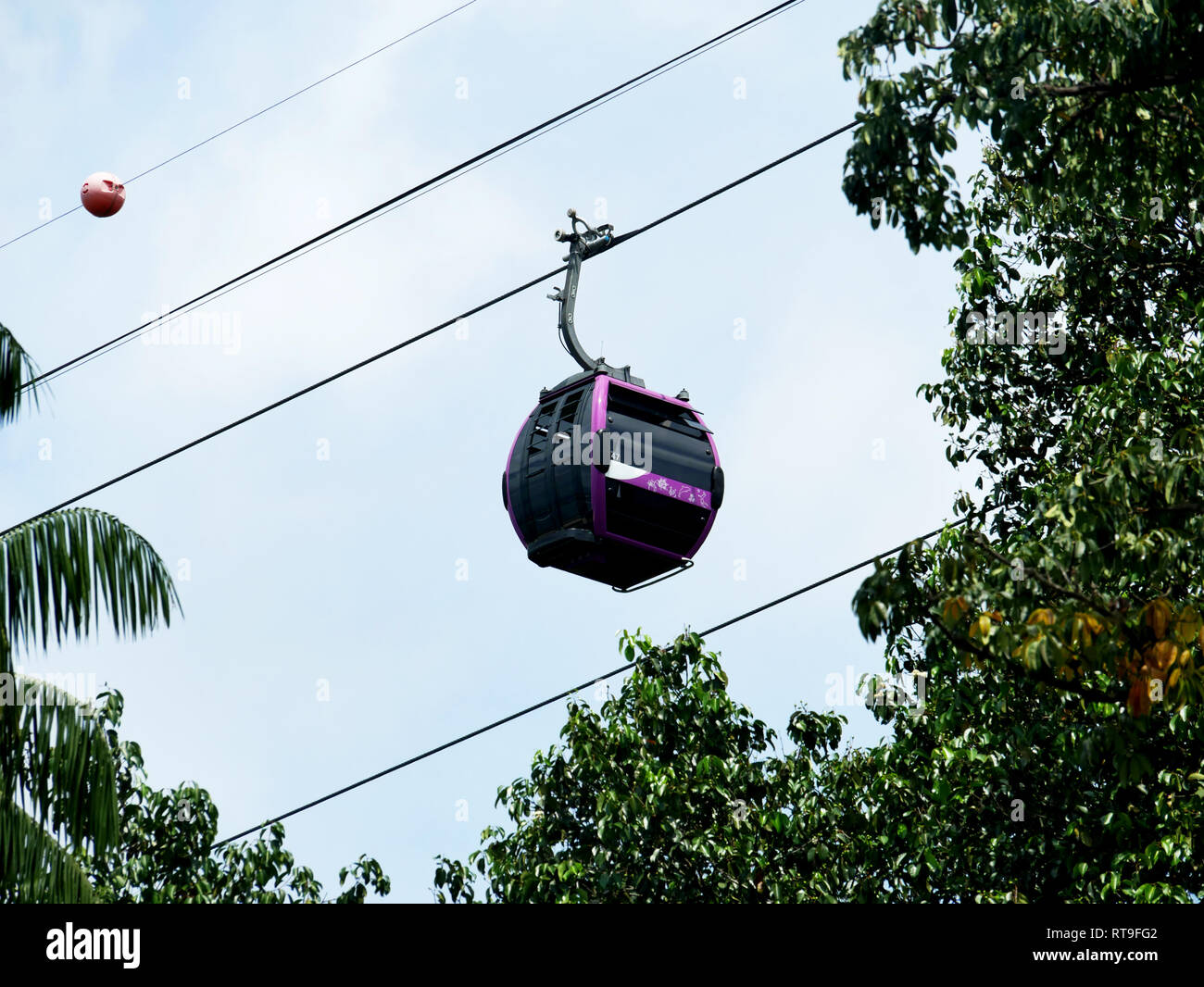 Hanging cable car hi-res stock photography and images - Alamy