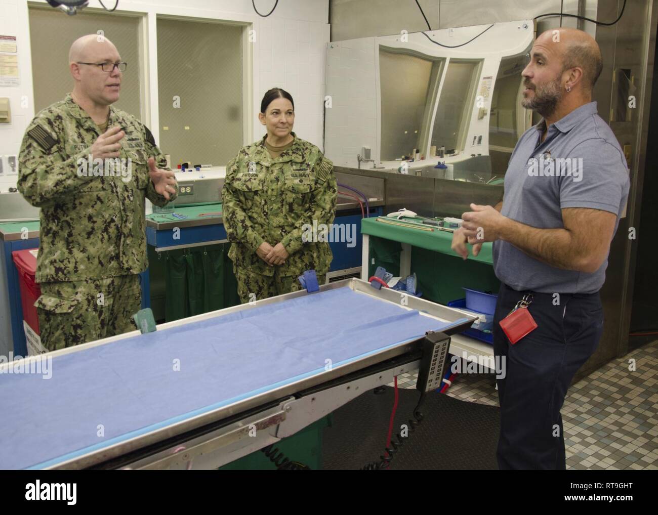LOS ANGELES (Jan. 29, 2019) - Mr. Michael Minneti, the fresh tissue ...