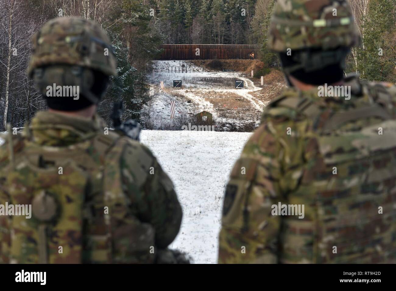 Bundeswehr soldiers exercise hi-res stock photography and images - Alamy