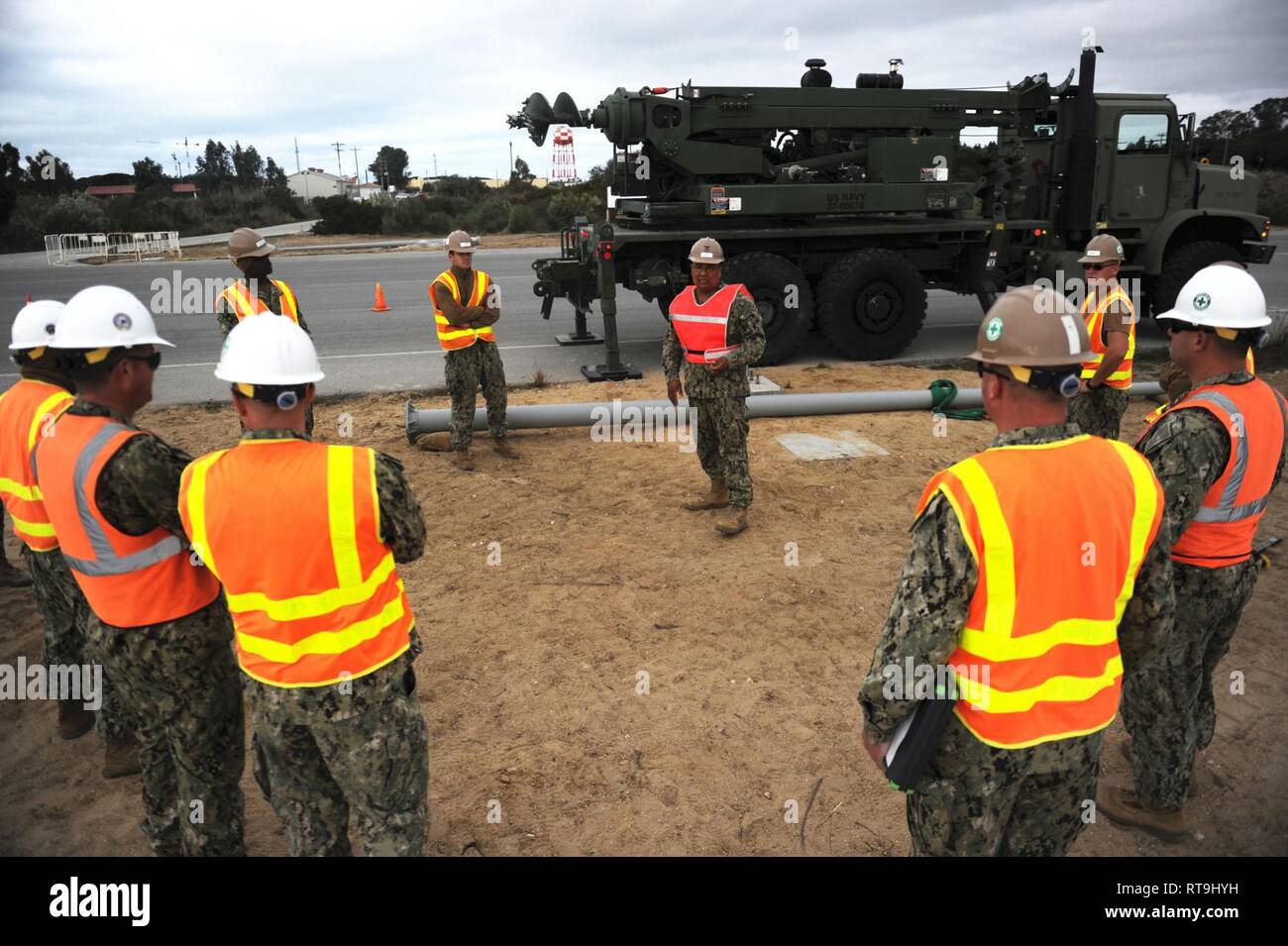 Installing a street light hi-res stock photography and images - Alamy