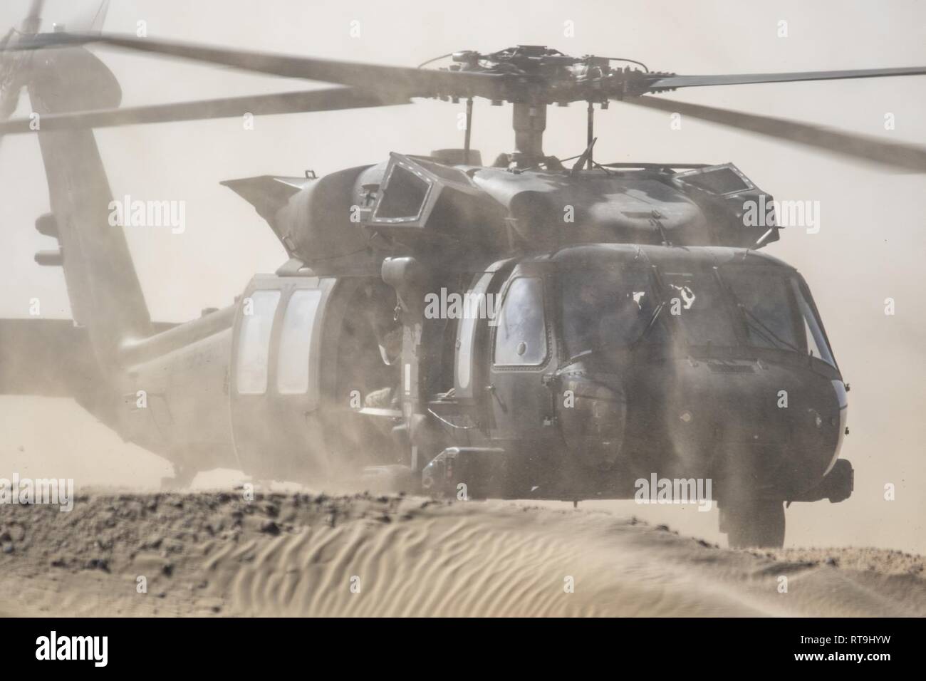 Flight crews from the Kansas National Guard’s 1st Battalion, 108th ...
