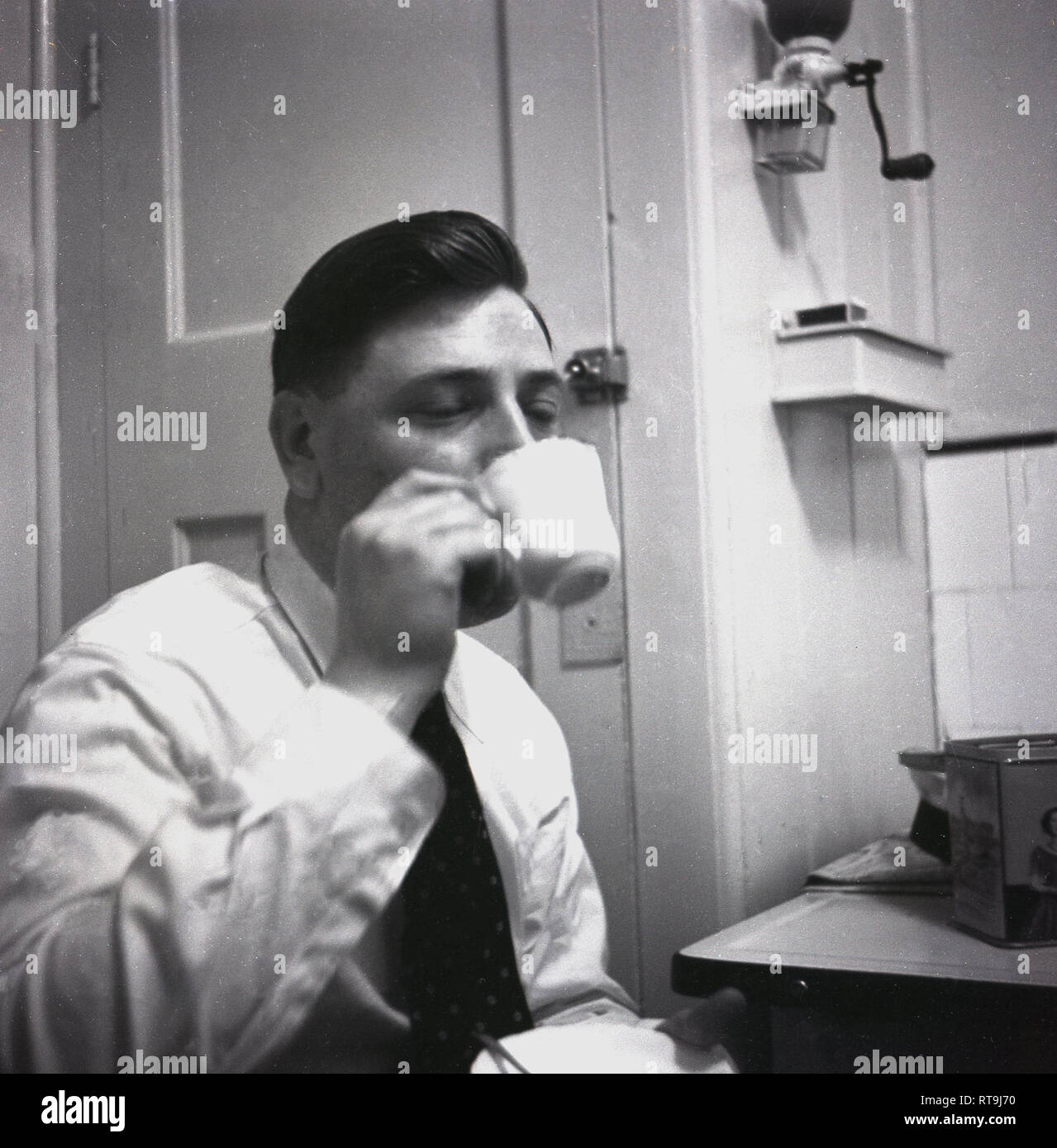 50s fifties 1950s kitchen hi-res stock photography and images - Alamy