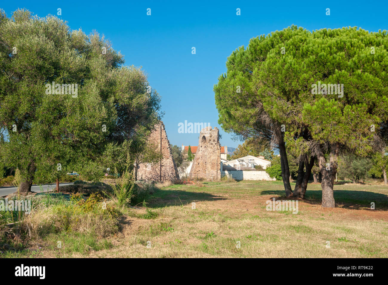 Roman aqueduct, Frejus, Var, Provence-Alpes-Cote d`Azur, France, Europe ...
