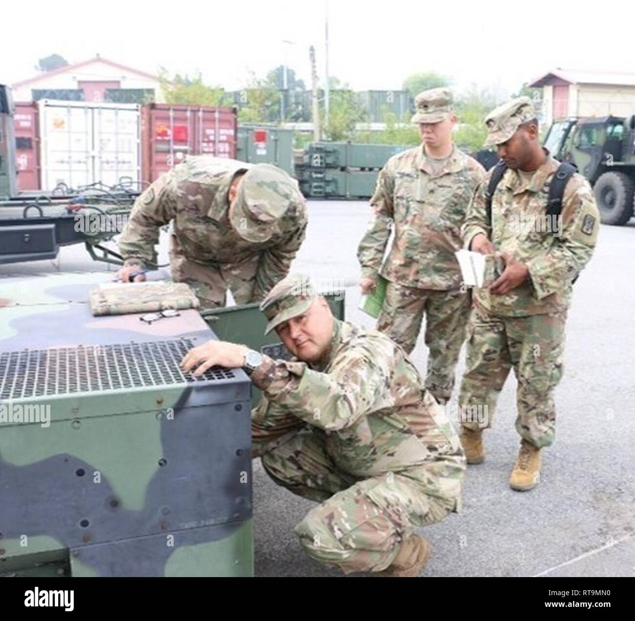 Army award for maintenance excellence hi-res stock photography and ...
