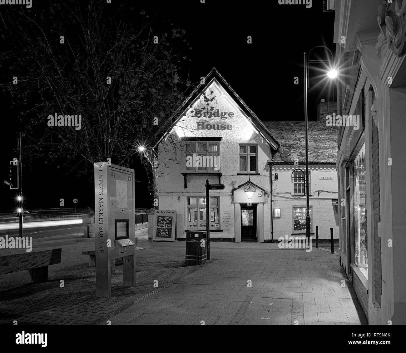 Bridge House Hotel St Neots Cambridgeshire England Stock Photo - Alamy
