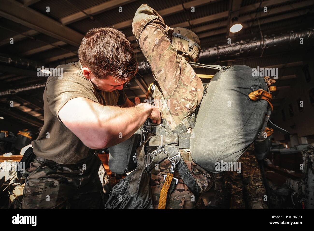 Jumpmaster 173rd hi-res stock photography and images - Alamy