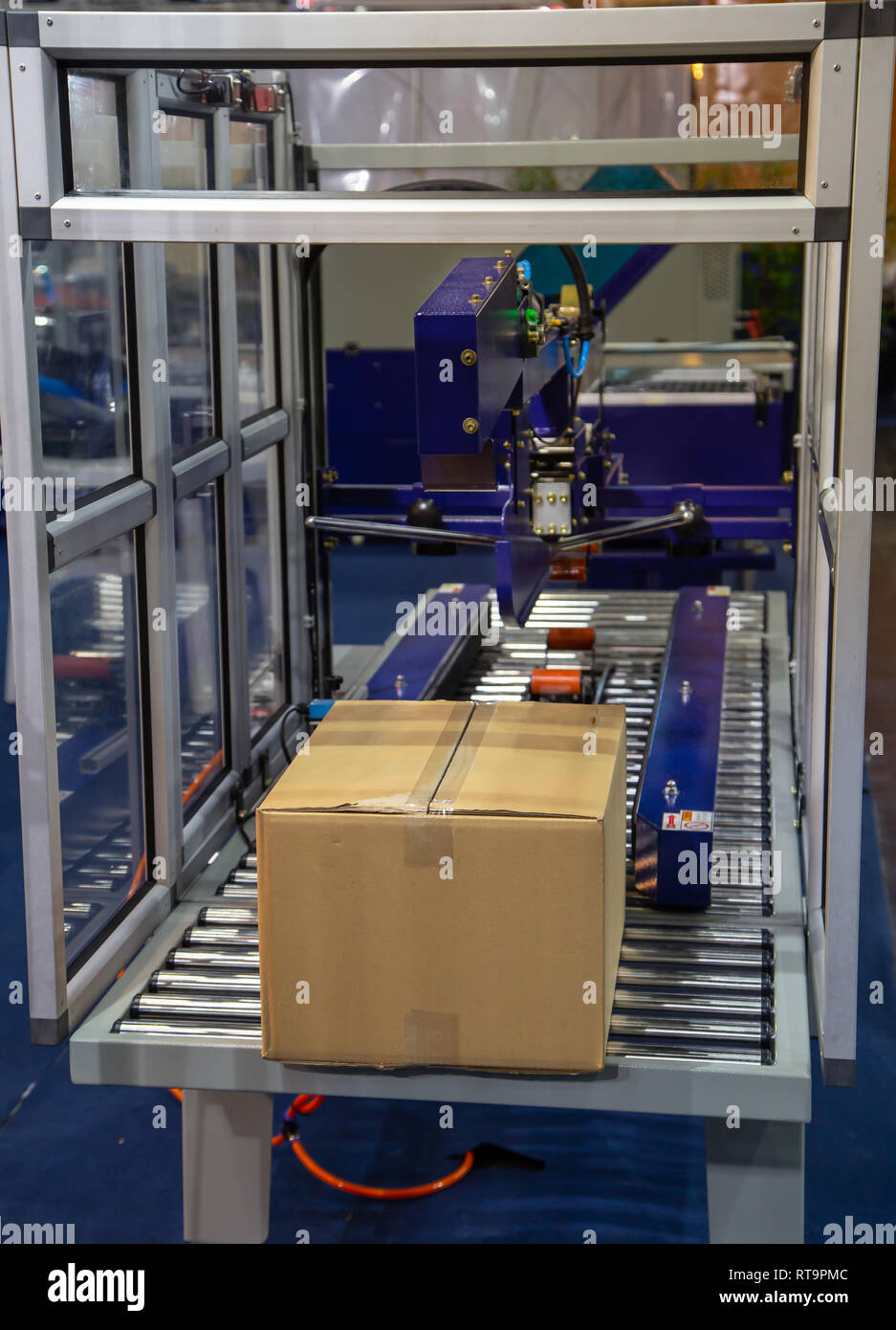 Fastener Packing Machine Packaging Box Carton Machine Stock Photo - Alamy