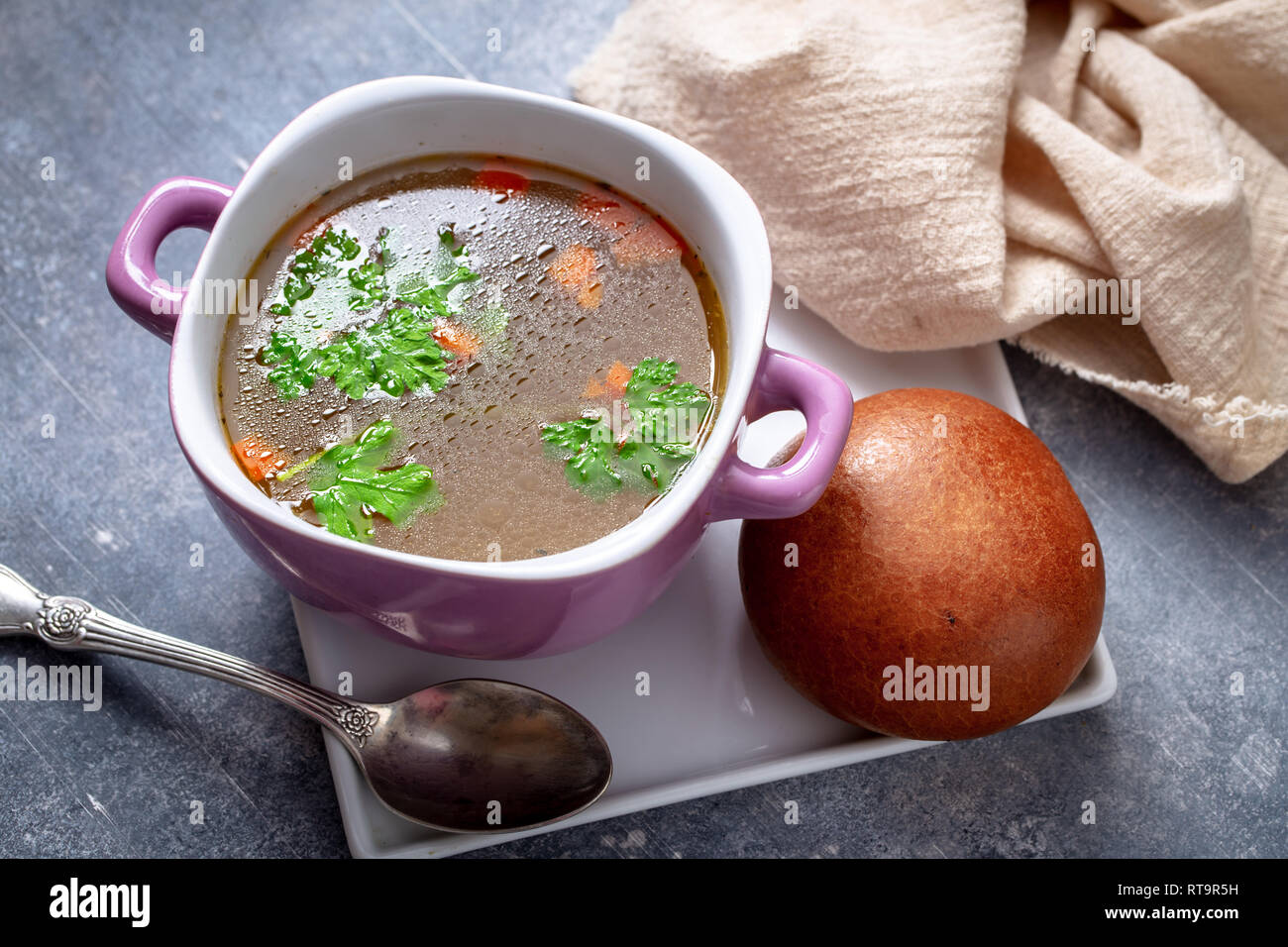 Homemade chicken stock Stock Photo - Alamy