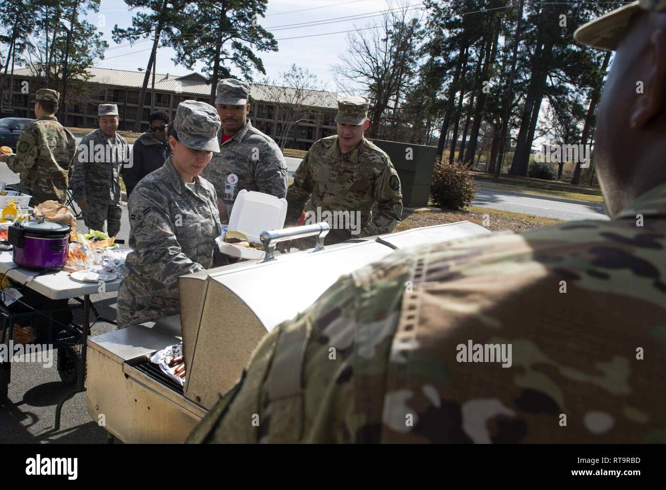 Primary care in military hi-res stock photography and images - Alamy