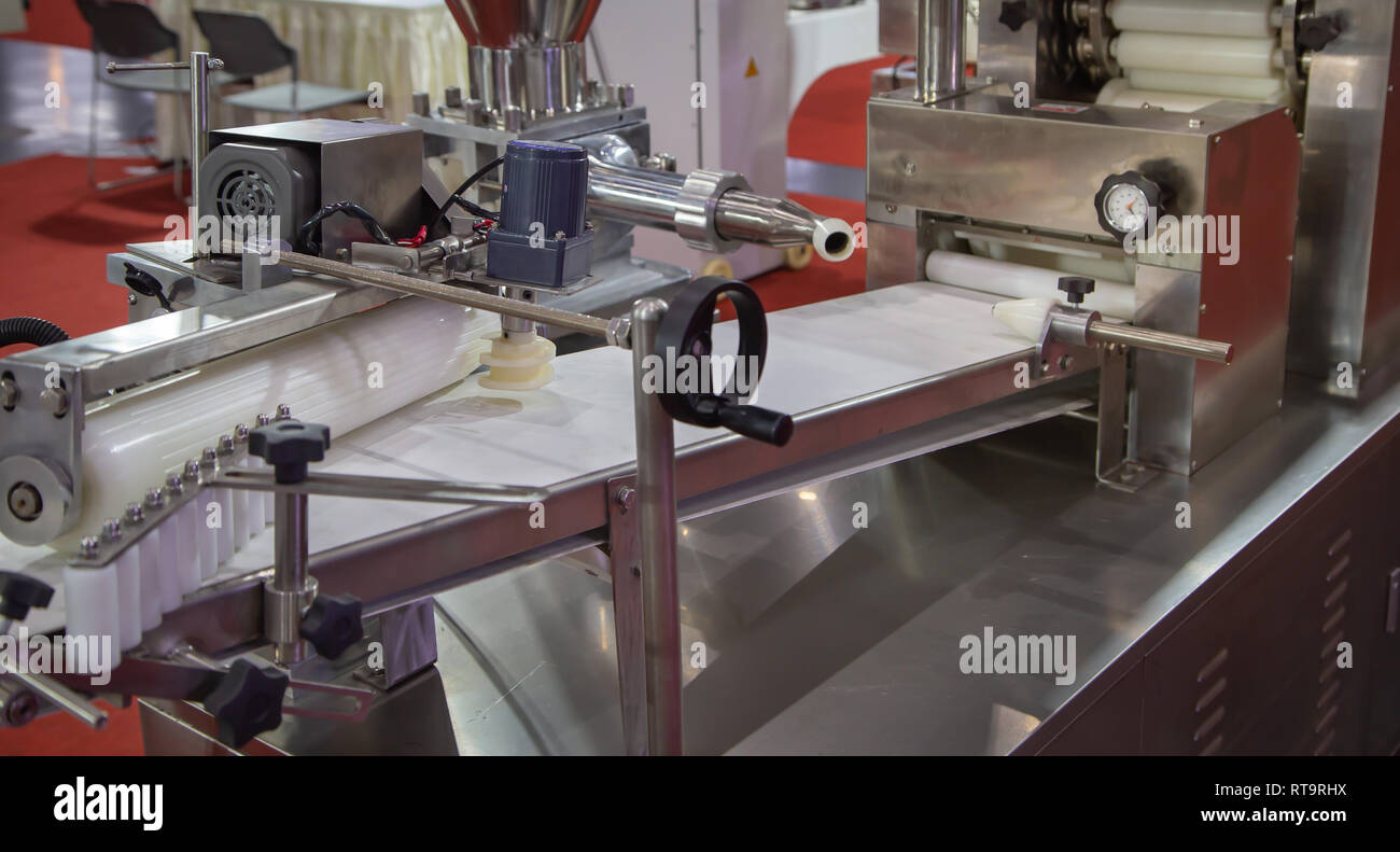 Automatic encrusting and moulding machine for steamed bun Stock Photo - Alamy