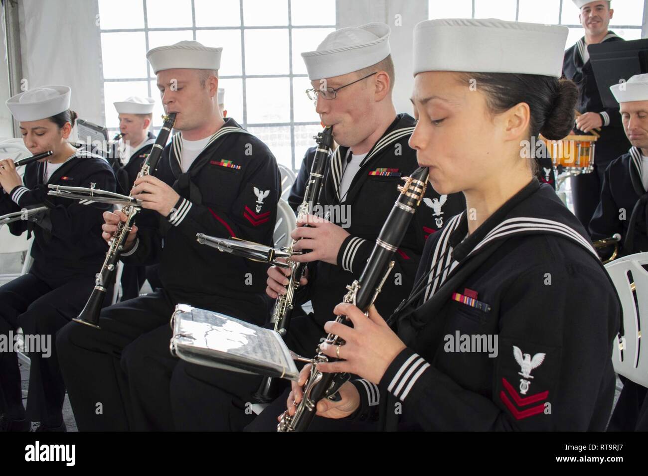 Va usa uss truxtun hi-res stock photography and images - Alamy