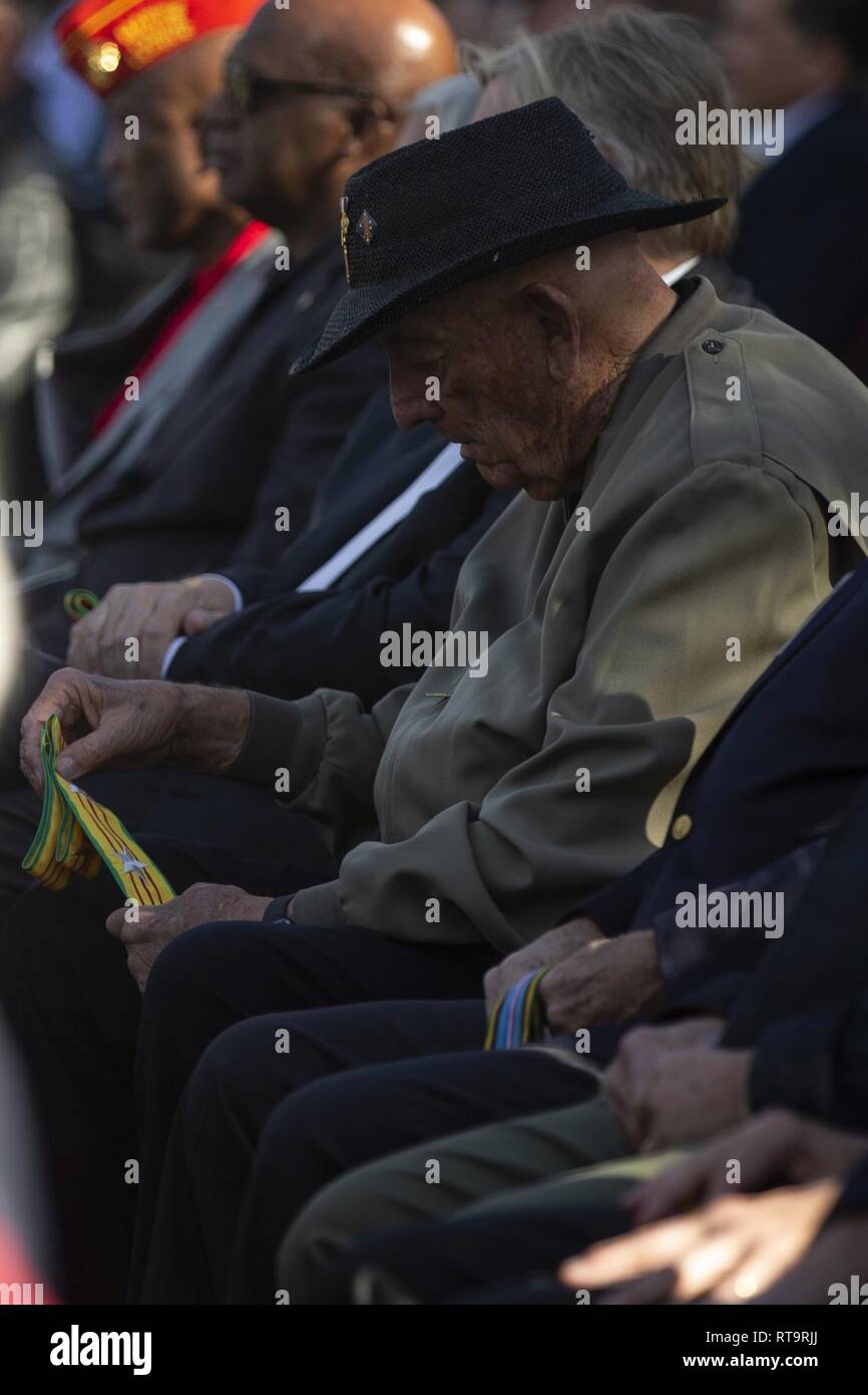 A 1st Marine Division (MARDIV) veteran holds a streamer during the 1st ...