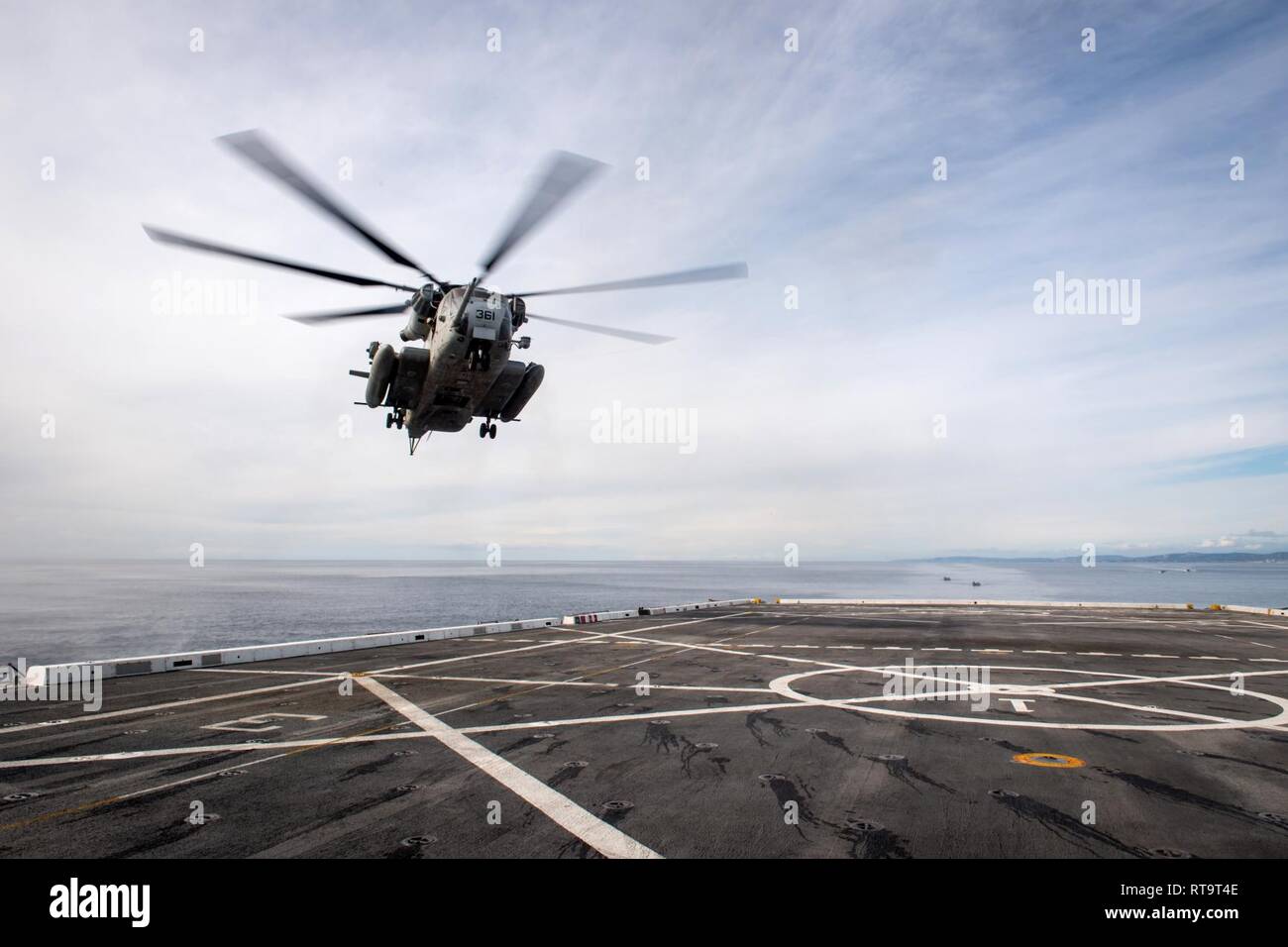 Marine heavy helicopter squadron hmh 361 hi-res stock photography and ...