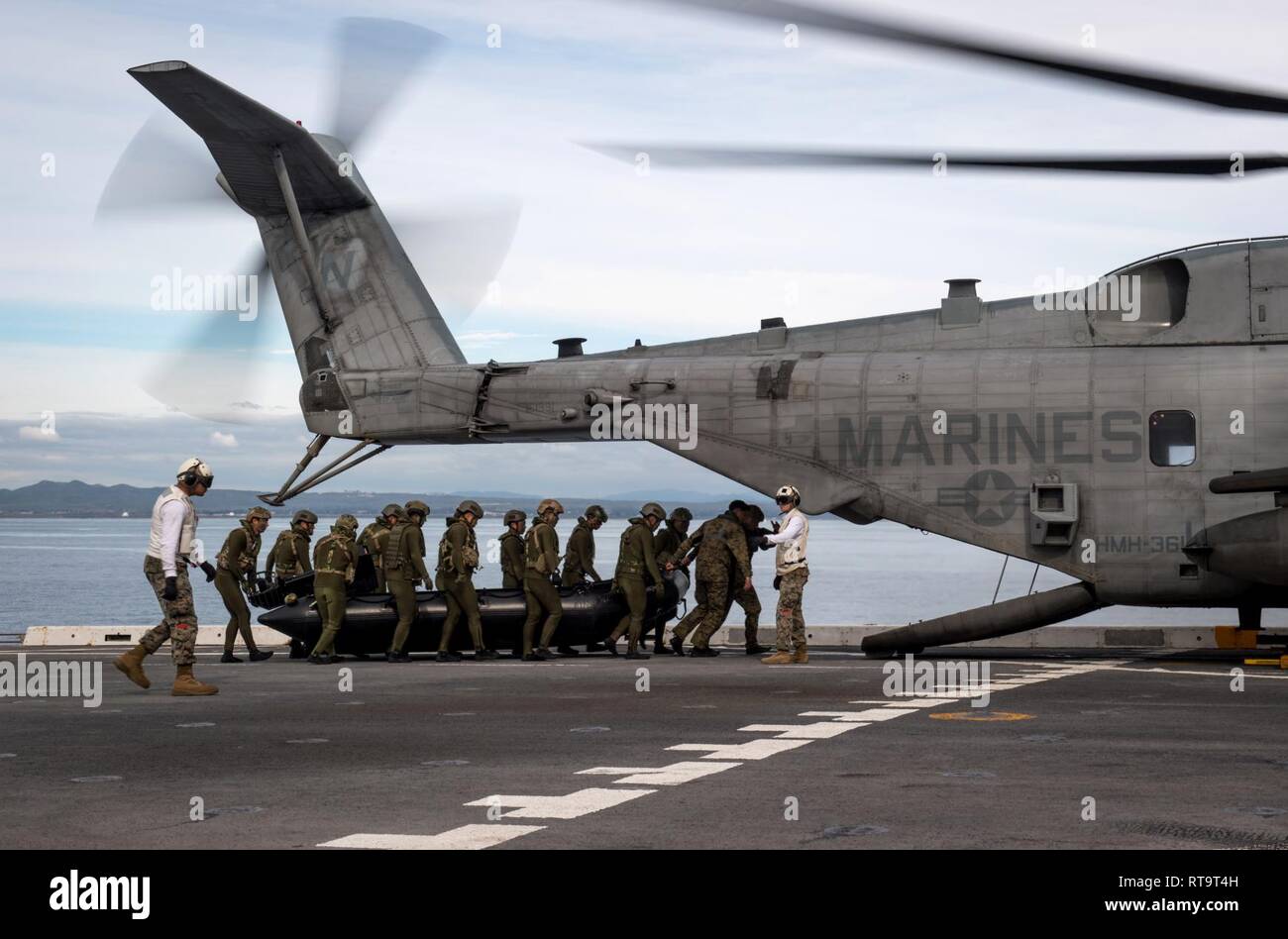 Marine heavy helicopter squadron hmh 361 hi-res stock photography and ...