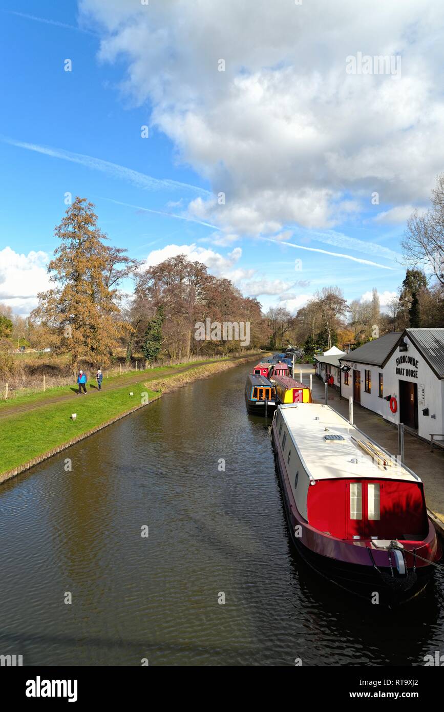 River wey godalming navigation hi-res stock photography and images - Alamy