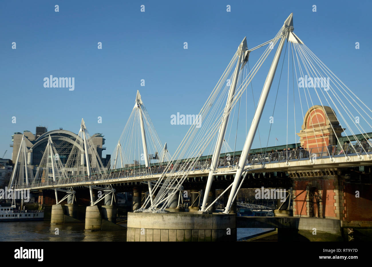 Hungerford Bridge, foot way, Thames, London Stock Photo - Alamy