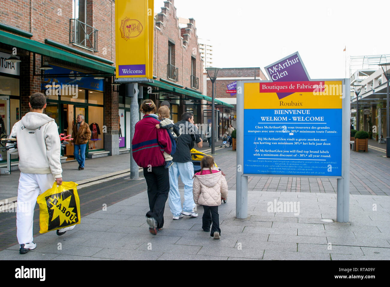 Textile factory outlet hi-res stock photography and images - Alamy