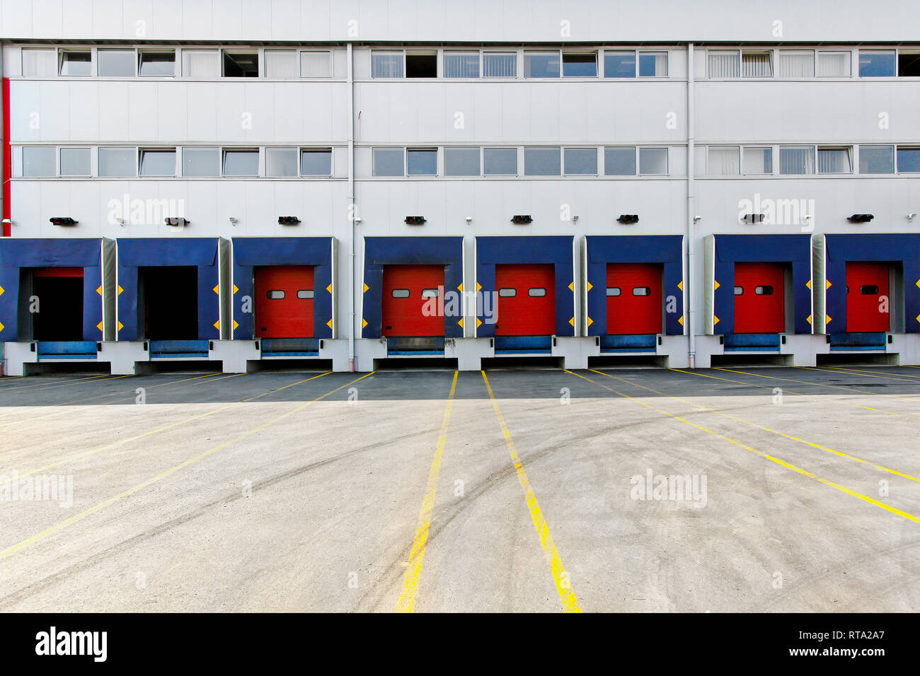 Many loading dock doors at big warehouse Stock Photo - Alamy